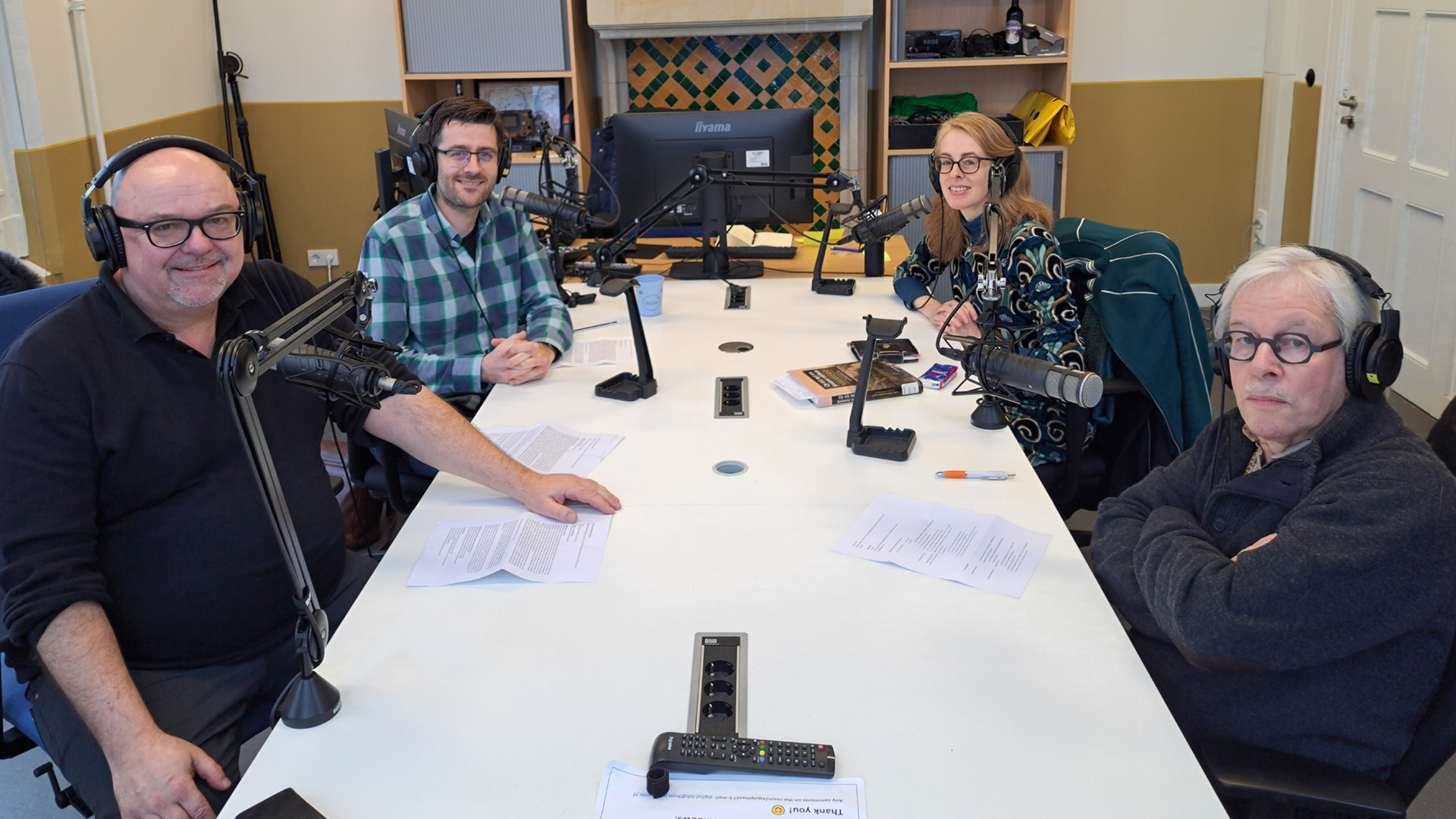 De postkoloniale podcast: Het belang van Indonesische stemmen - met ...